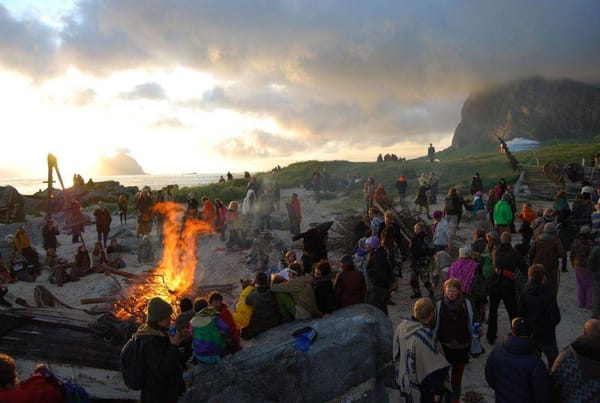 Northern Lights Travel Guide: For NocTourists chasing the Midnight Sun